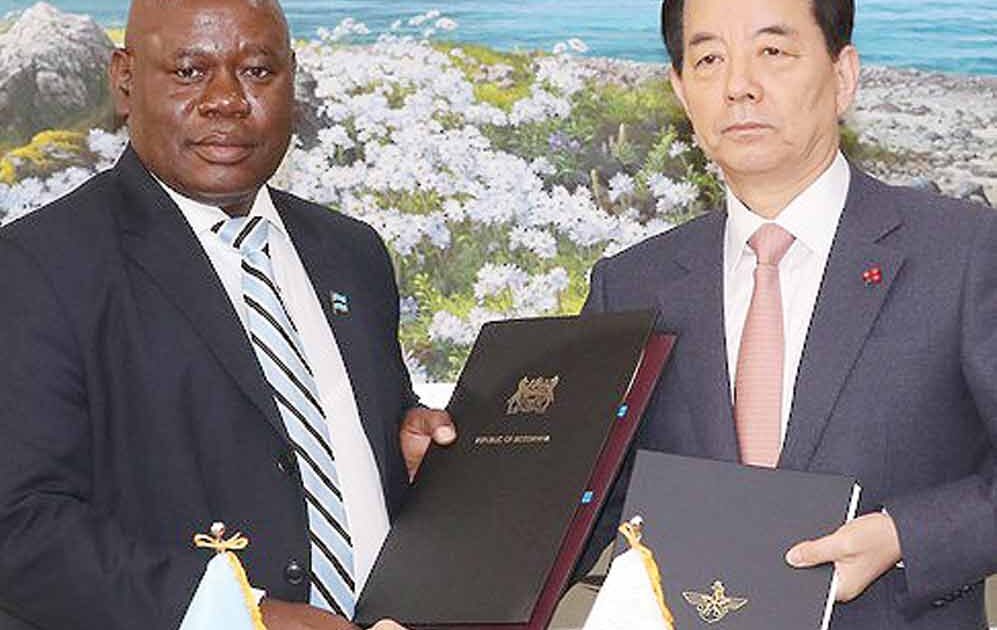 Kgathi signs military deal with S.Korea – Botswana Gazette